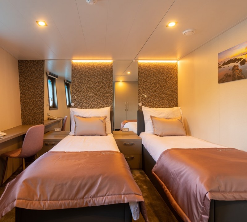 OHANA Yacht Charter Details, Custom | CHARTERWORLD Luxury Superyachts